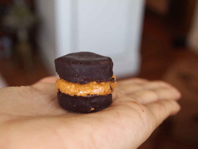 Banana and chocolate alfajores with peanut butter and coconut | PERU ...